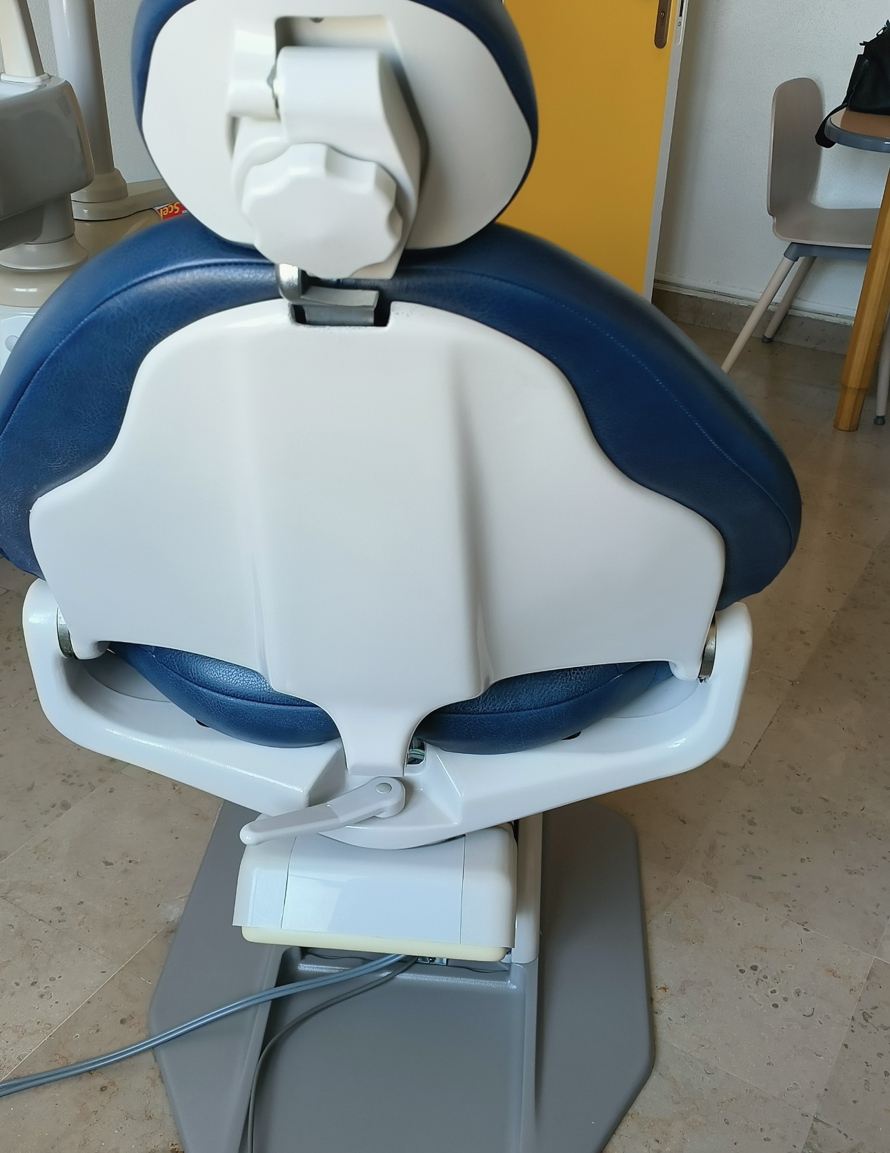 Fauteuil Adec radius 1040 - Dental Services
